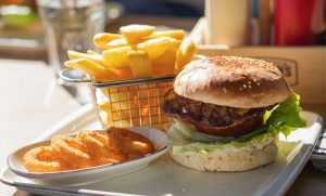 Kandungan Makanan Cepat Saji (Fast Food) dan Risikonya